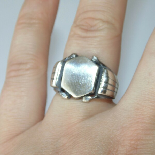 Rocker Ring - Etsy