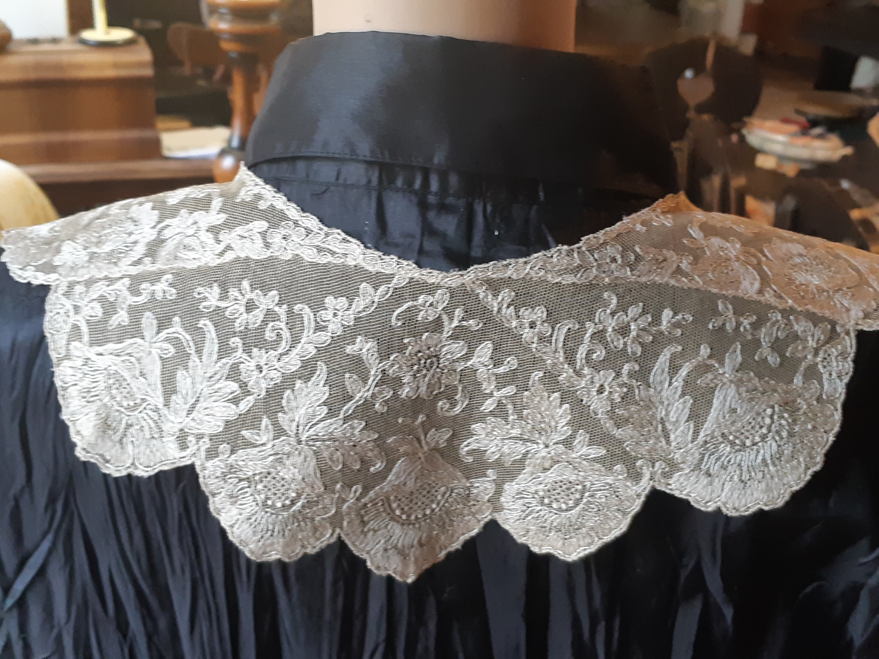 Antique Detachable Collar and Cuffs Set French Silk Lace Floral Needle ...
