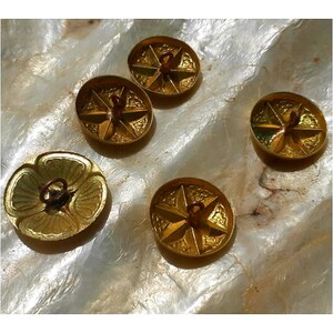5 Victorian Flower Brass Buttons #sophieladydeparis - Etsy