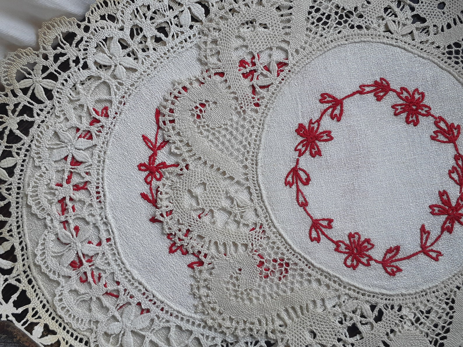 3 Antique French Redwork Doilies Lace Trim Doilies #sophieladydeparis ...