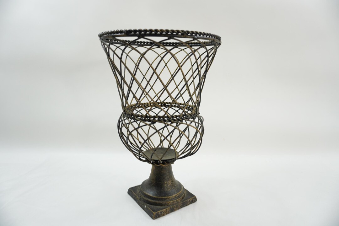 Topiary Frame, Urn Planter, Metal Planter, URN, Wired Metal Topiary ...