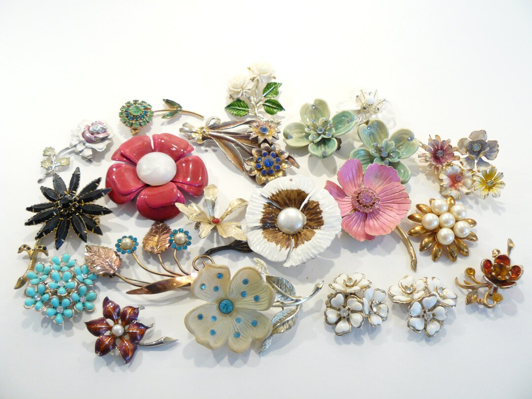 Beautiful Garden of Vintage Enamel & Rhinestone Flower Pins / Brooches ...