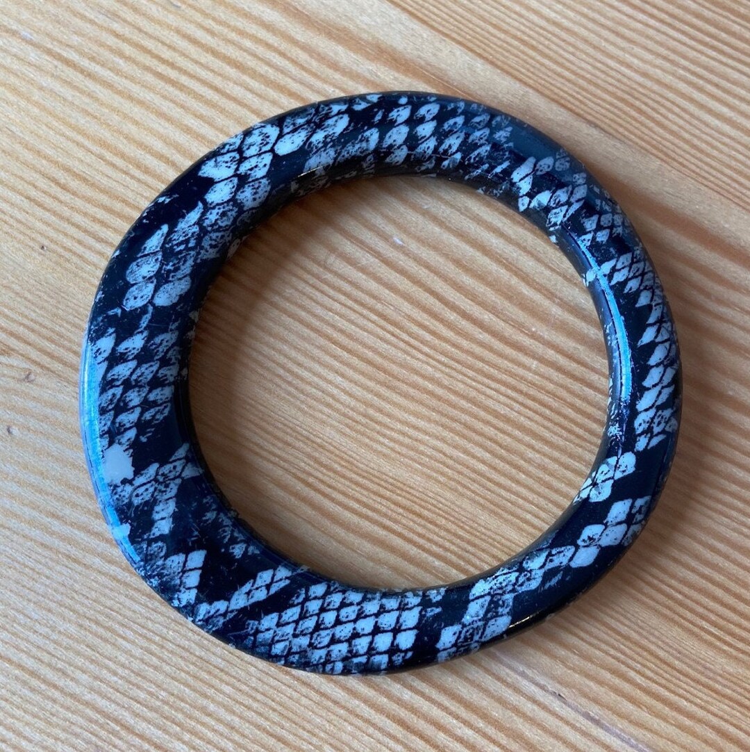 Vintage Lucite Snake Print Bangle Set, Black Beige Stacking Bangles - Etsy