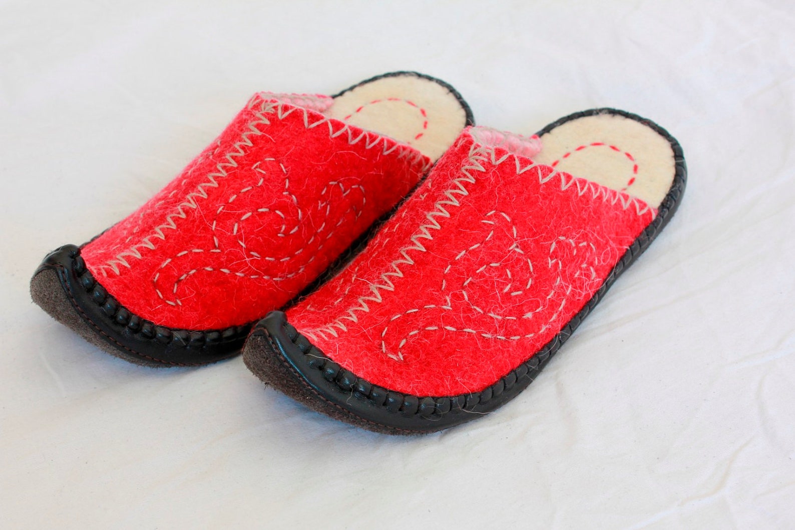 Mongolian Felt Slippers, Shiny Red, Yurt Tent Traditional Clothing, Ugg ...
