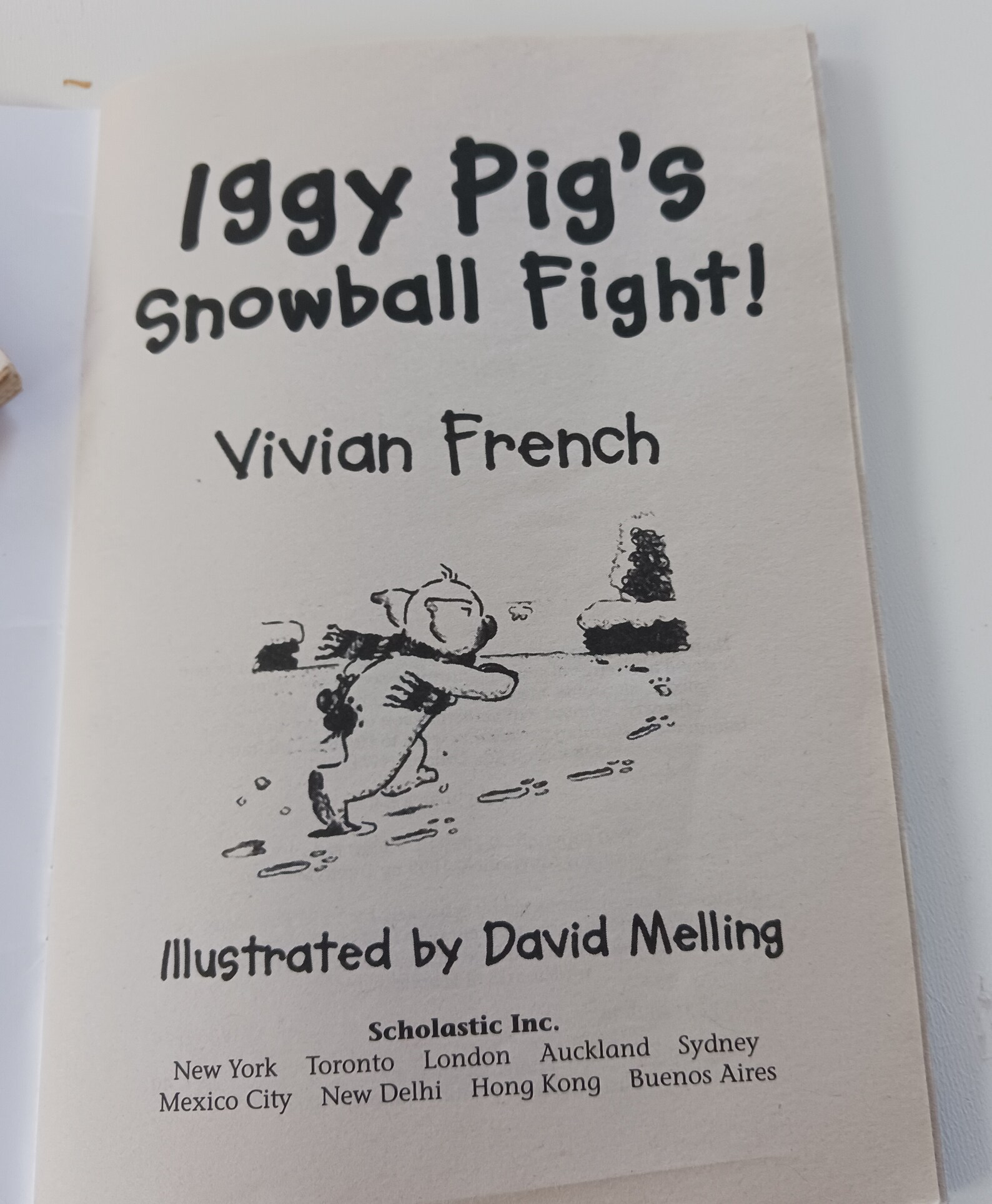 Paperback Book-iggy Pig's Snowball Fight!-vivian French-david Melling ...
