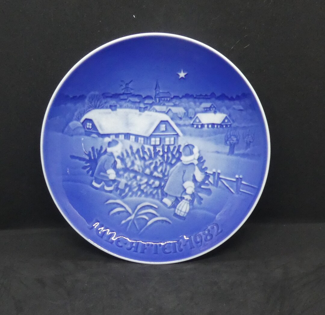 Christmas Plate-jule-aften- 1982-the Christmas Tree-blue Decor - Etsy