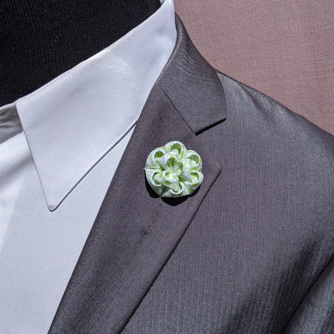 Pin de solapa para hombre con flores blancas y verdes / Pin de solapa con flores con patrón de ...