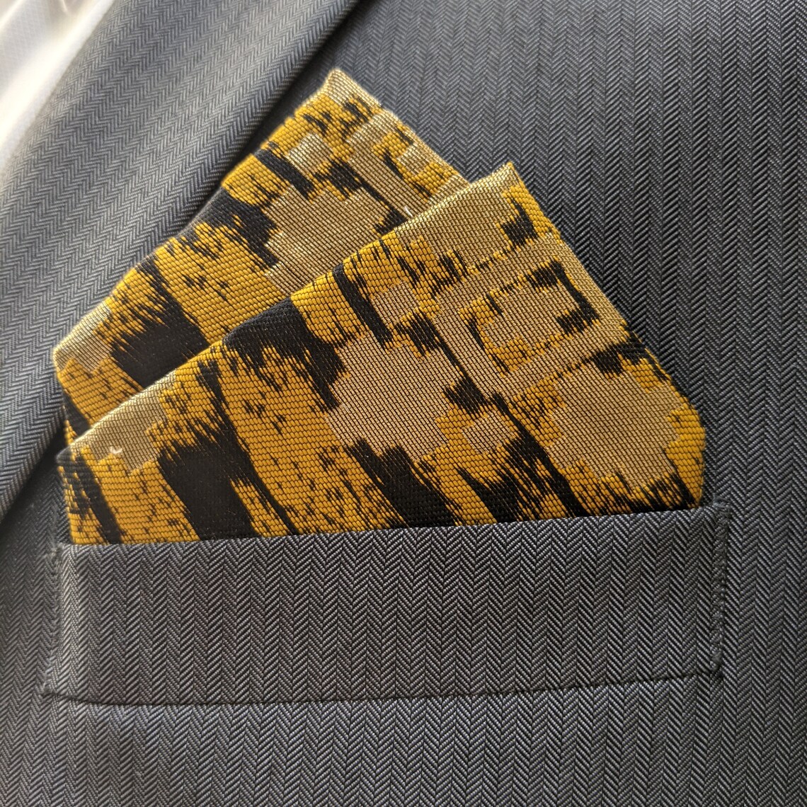 Gold Pocket Square Folded / Pocket Square / Gold-black Pocket - Etsy