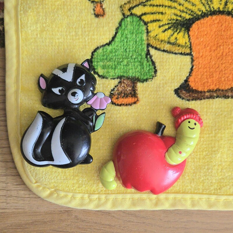 Skunk Pin - Etsy