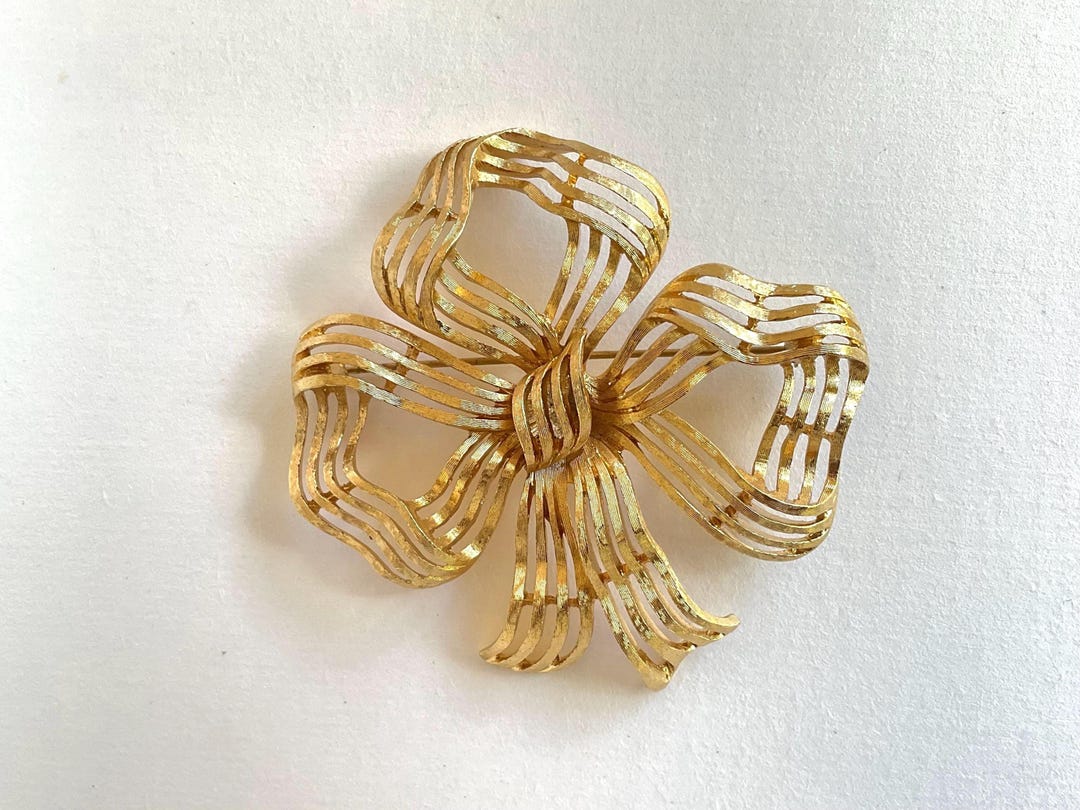 1960’s Large Gold Tone Monet Bow Brooch - Etsy