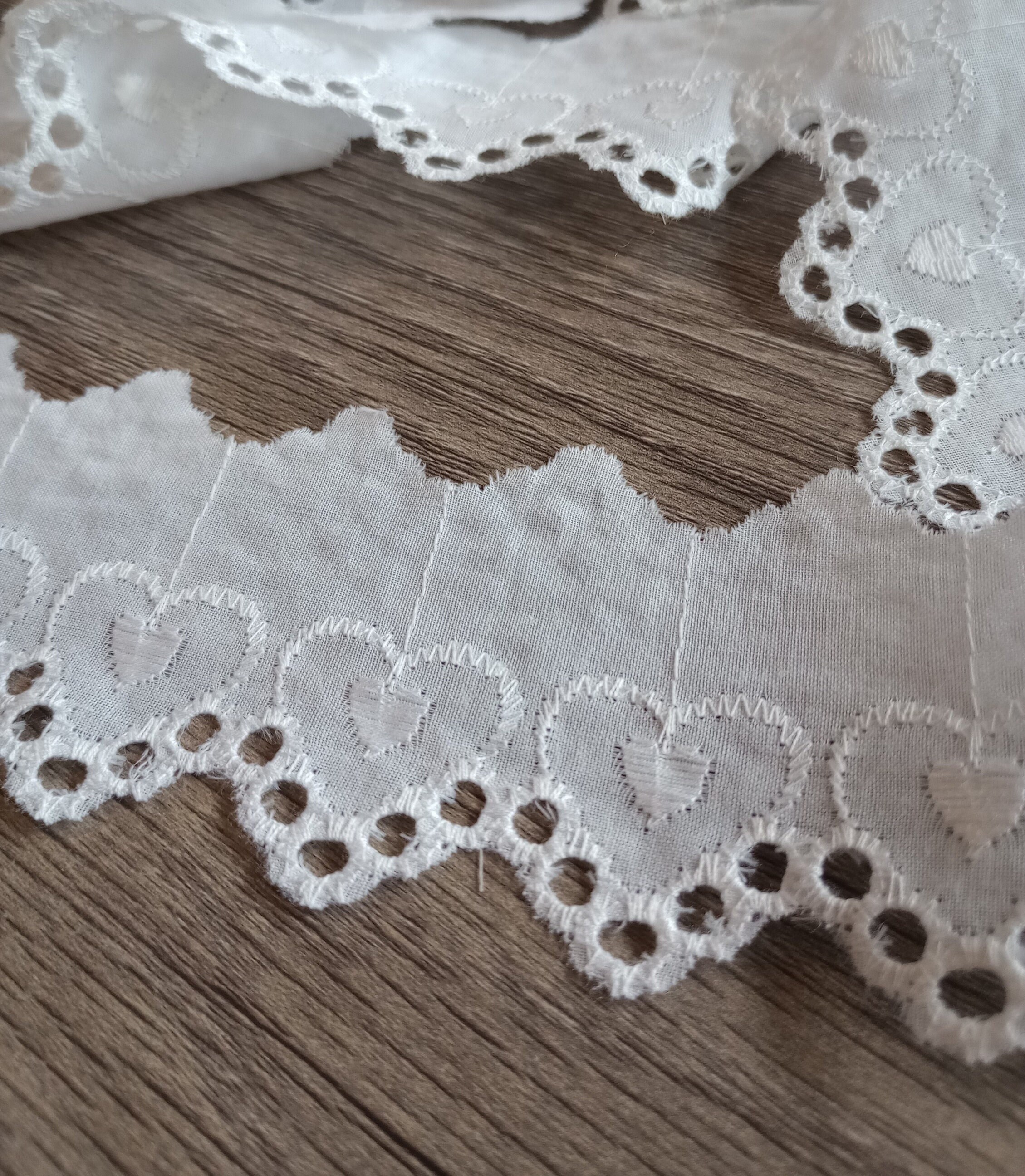 2 Yards Embroidered Heart Eyelet Lace. Sew-on Selvedge Edge Trim. - Etsy