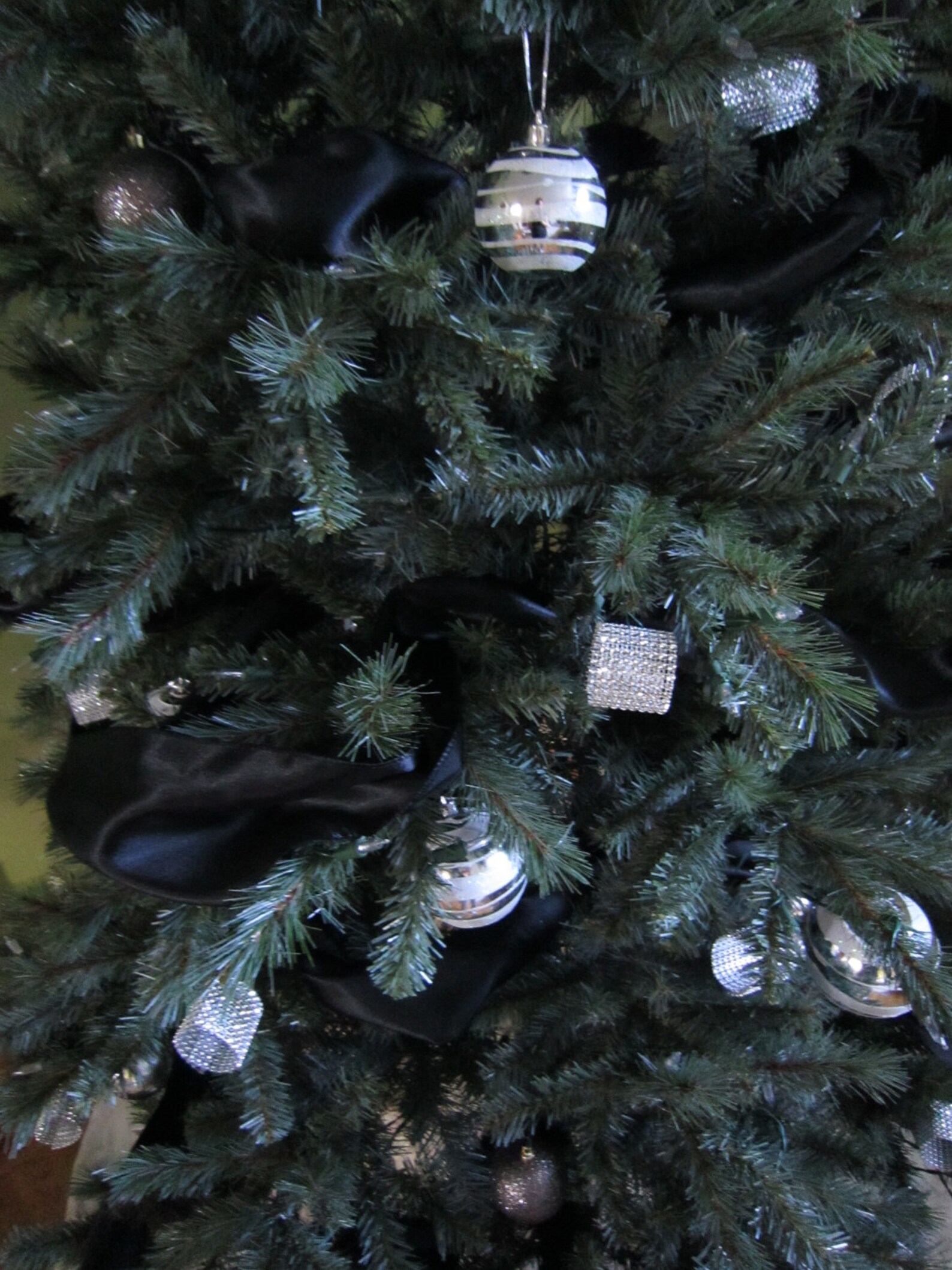 Rhinestone Bling Christmas Ornament Rings - 20 Pcs. / Perfect Decor for ...