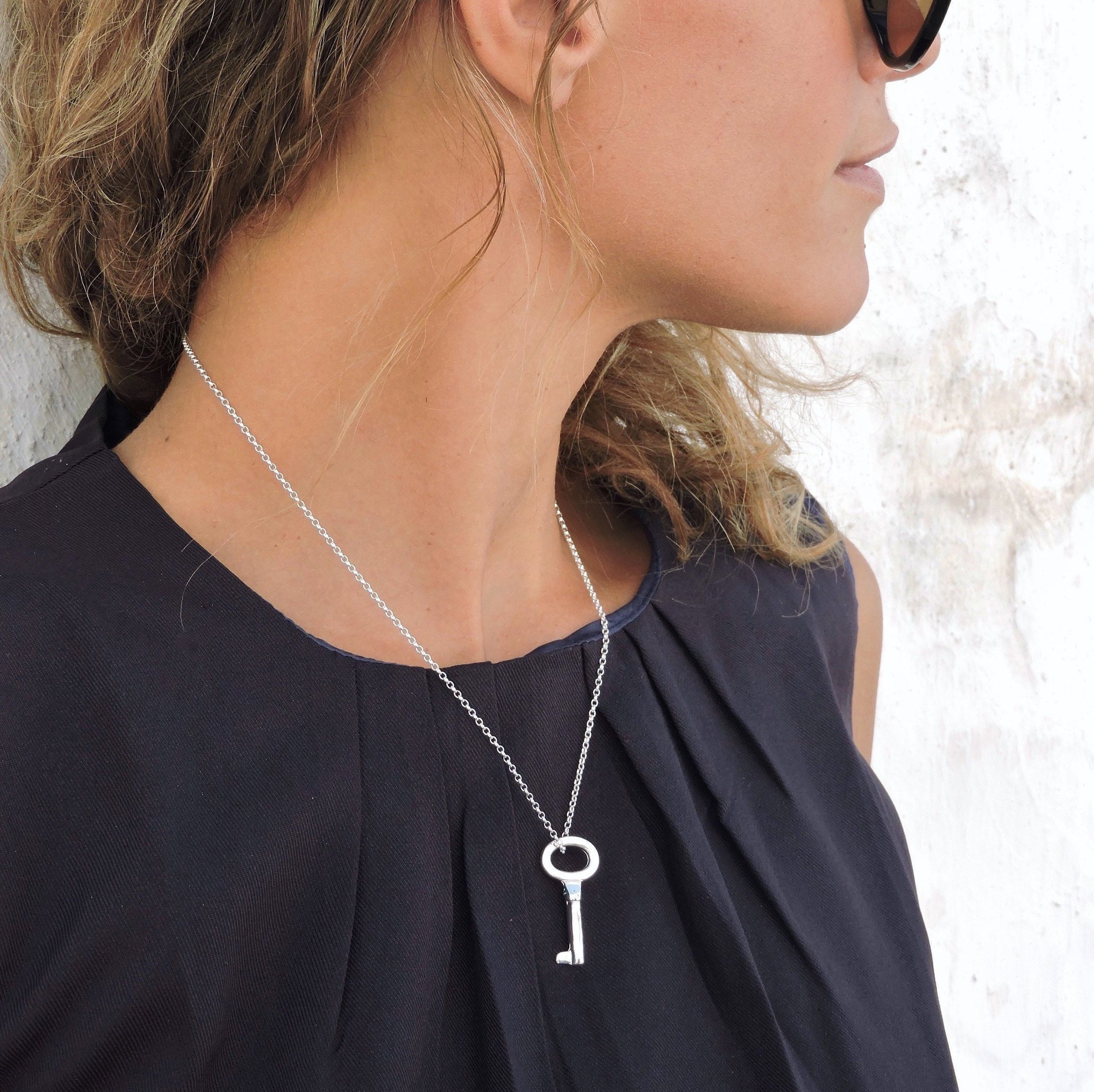 Modern keys open round key pendant store