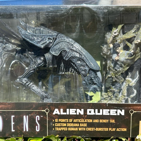 Queen Deluxe Figure - Etsy