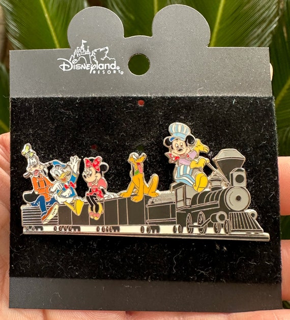Disney: Goofy On Train Car 3 of 5 Limited Edition Of … - Gem