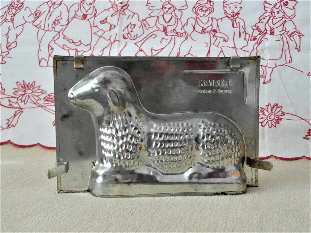 Antique Cake Tin Tin Lamb Sheep Cake Bakery Chocolate Pudding Baking ...