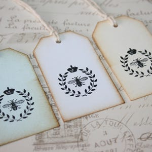 Bee Gift Tag, Bee and Wreath Gift Tags // Set of 3 Gift Tags // Shabby ...