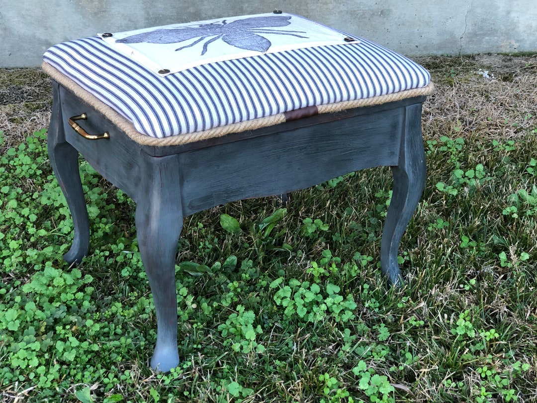 Vintage Queen Bee Storage Bench - Etsy