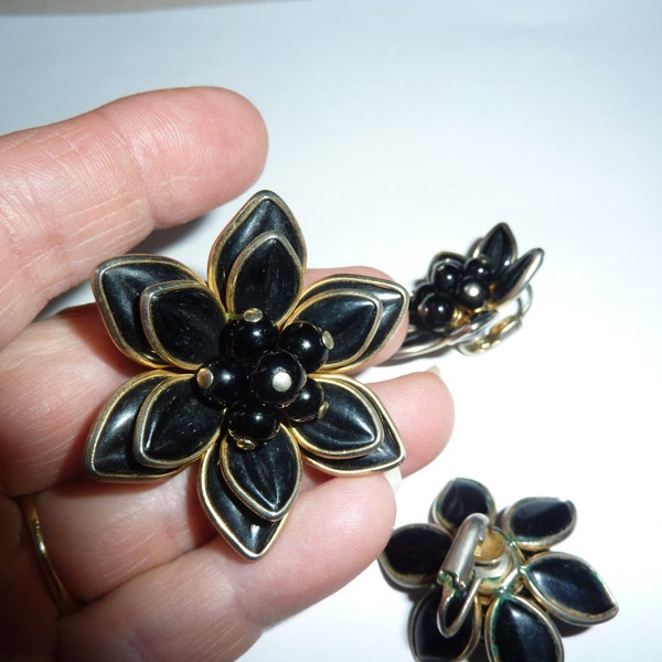Bakelite Flower Pin - Etsy