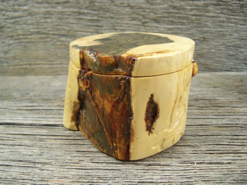 Rustic Jewelry Box Featuring a Black Labrador. Wooden Jewelry - Etsy