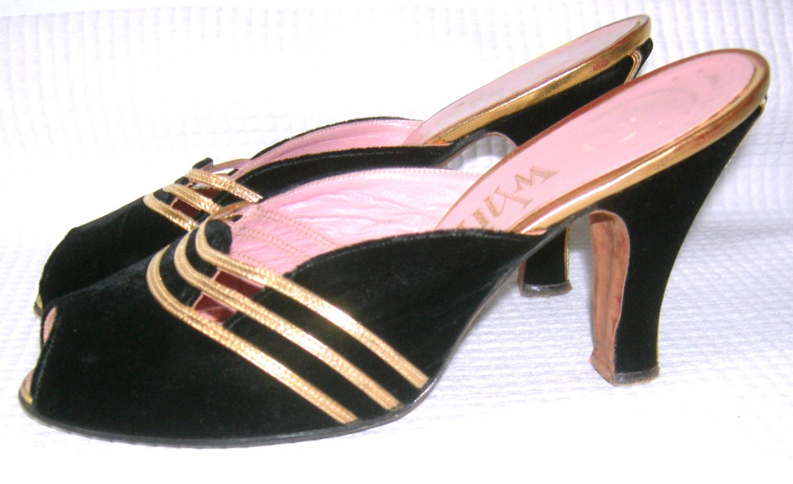 Vintage 1940s 1950s BOMBSHELL Pinup Peep Toe Black Gold Leather Velvet ...