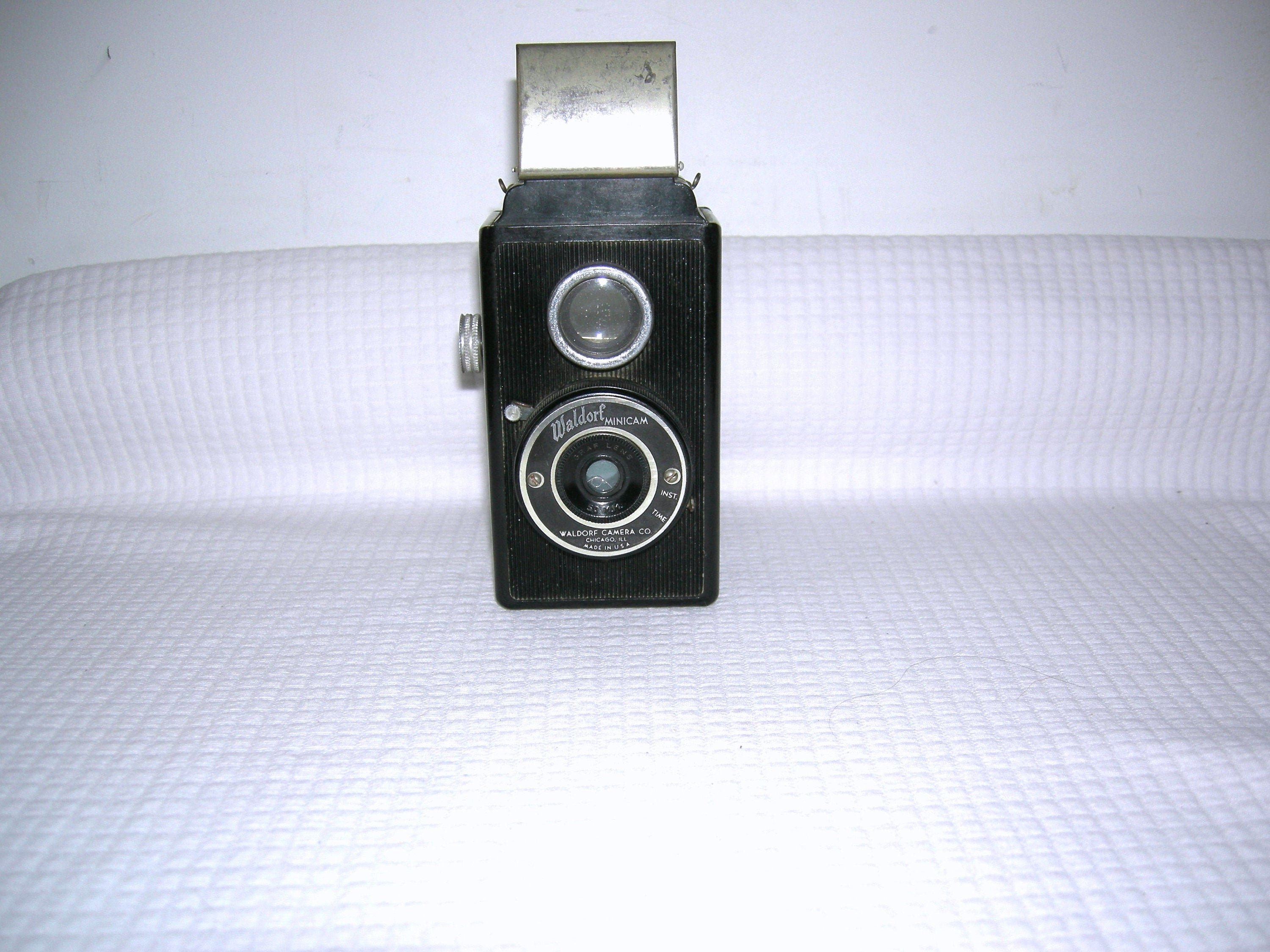Vintage Waldorf Camera Minicam Vintage Bakelite Twin Lens Reflex Camera ...