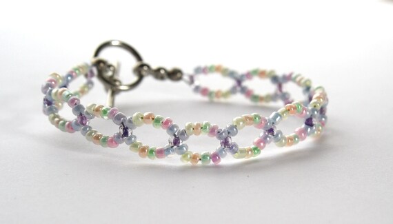 Items similar to Bracelet, seed bead infinity bracelet. on Etsy
