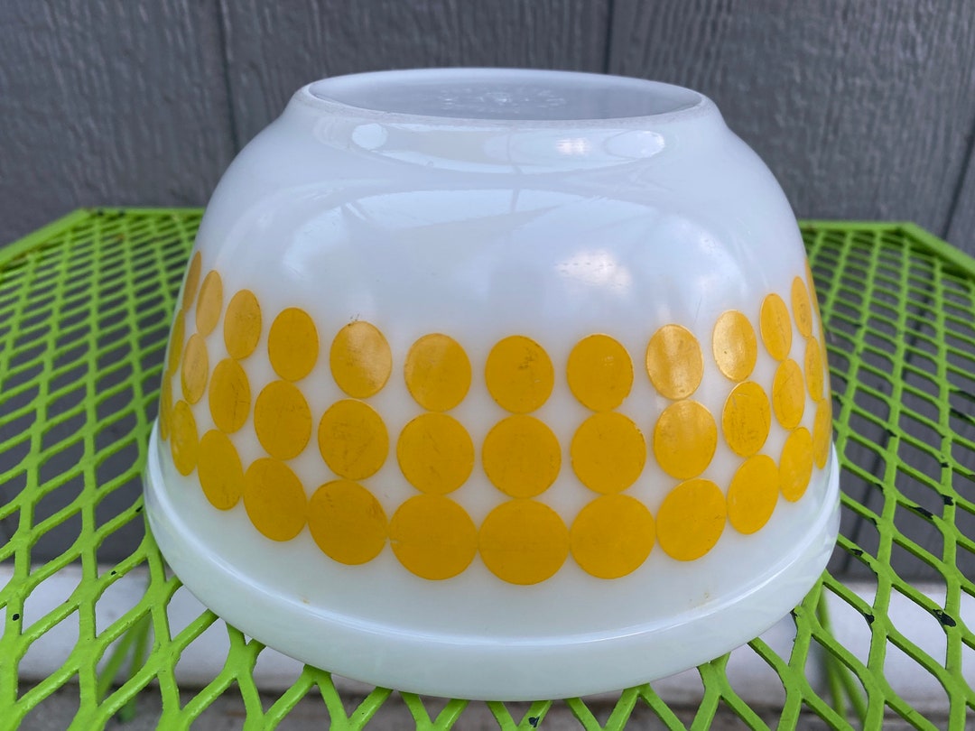 Vintage Pyrex Yellow New Dot / Polka Dot Mixing Bowl 402 - Etsy