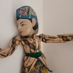 Wayang Golek Indonesian Handcarved Wood Puppets Stick Puppets in Batik ...