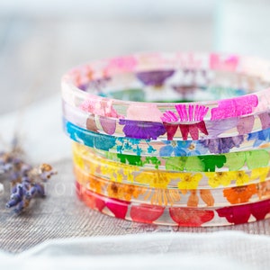 Real Flower Bangle / Rainbow Stacking Bangle Set / Resin - Etsy
