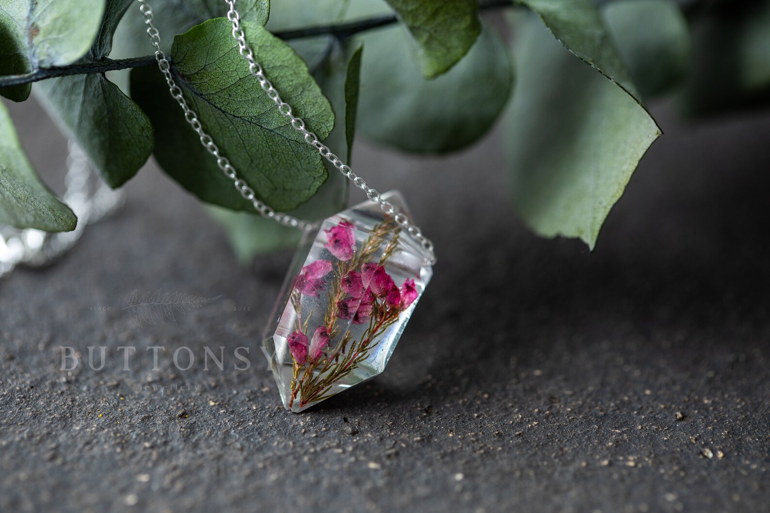 Heather Necklace raw Crystal / Pressed Flower - Etsy
