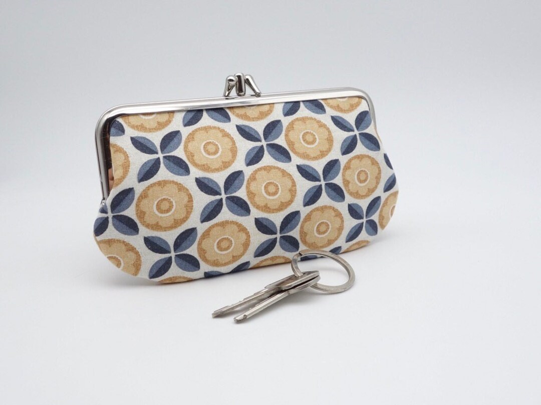 Kisslock Wallet, Large Change Purse for Women, Beige & Gray Seventies ...