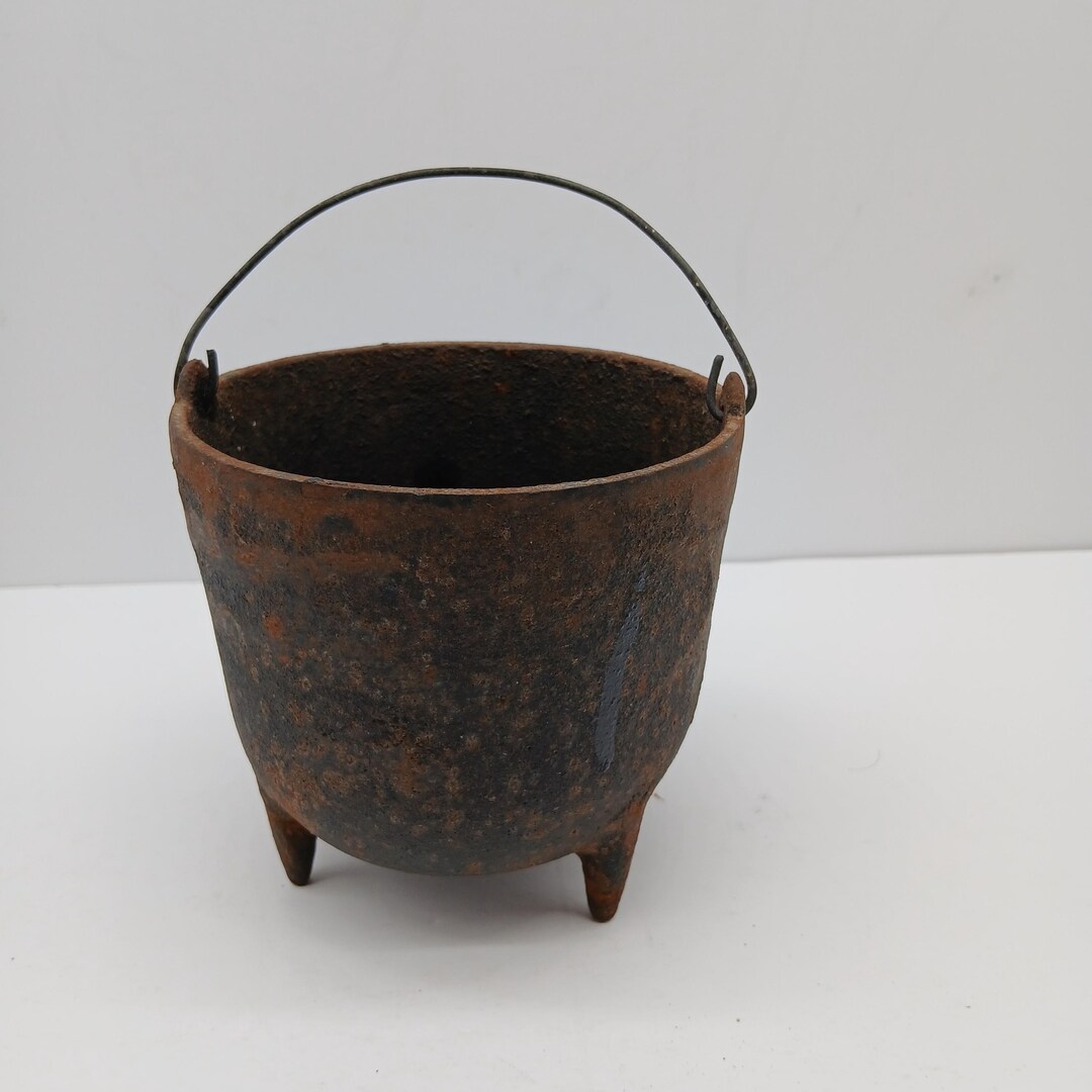 Vintage Small Cast Iron Melting Smelting Pot With Handle 4 1/2 in Tall ...