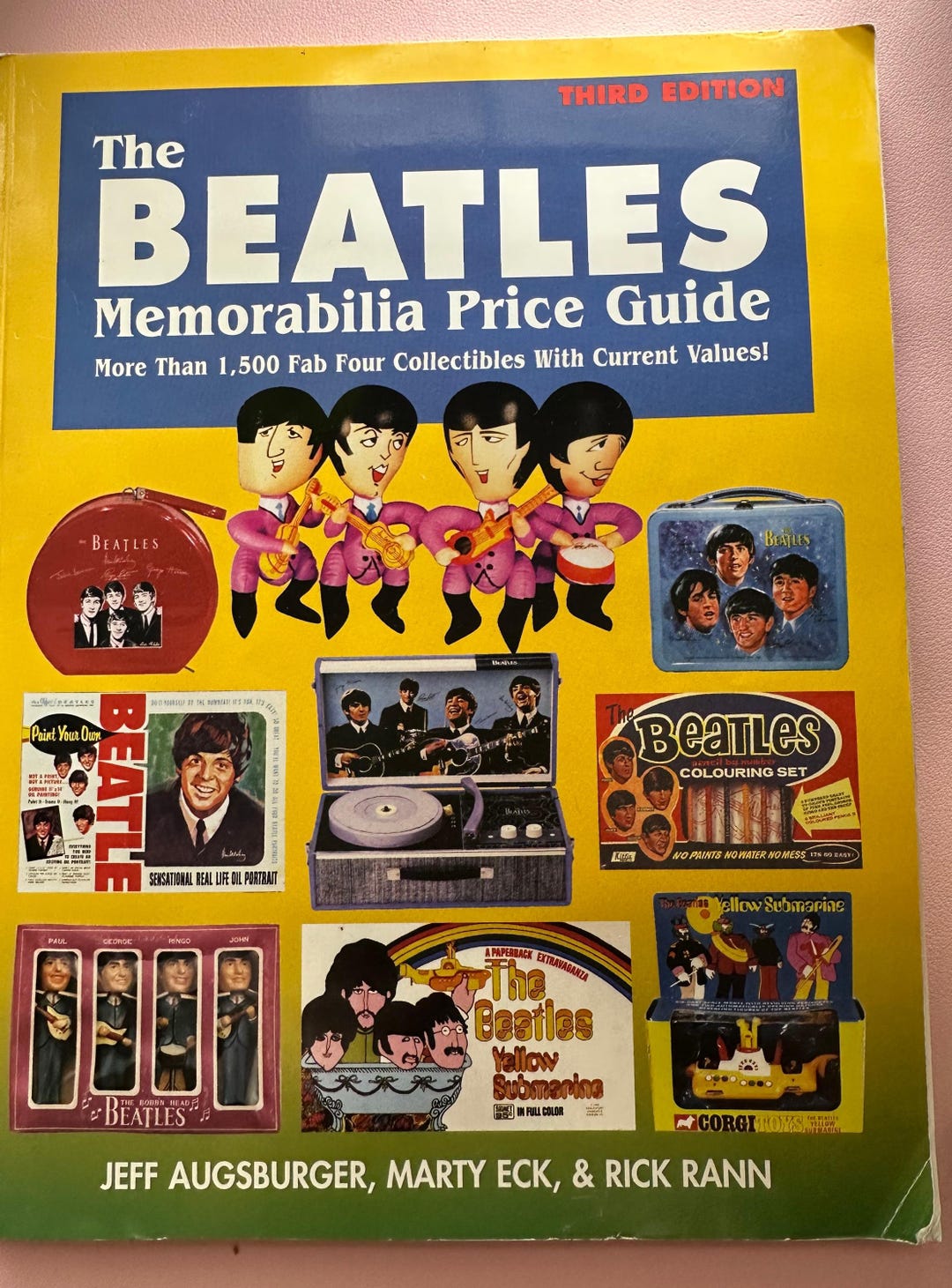 Beatles Memorabilia Price Guide 3rd Ed. Antique Trader Books Softcover ...