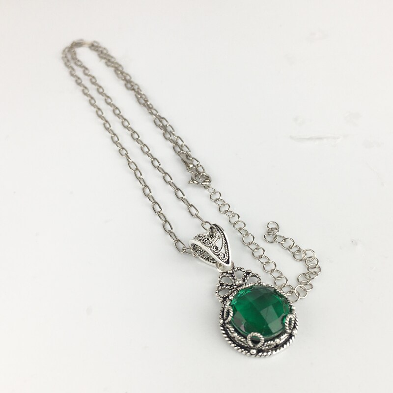 Green and Silver Necklace - Etsy