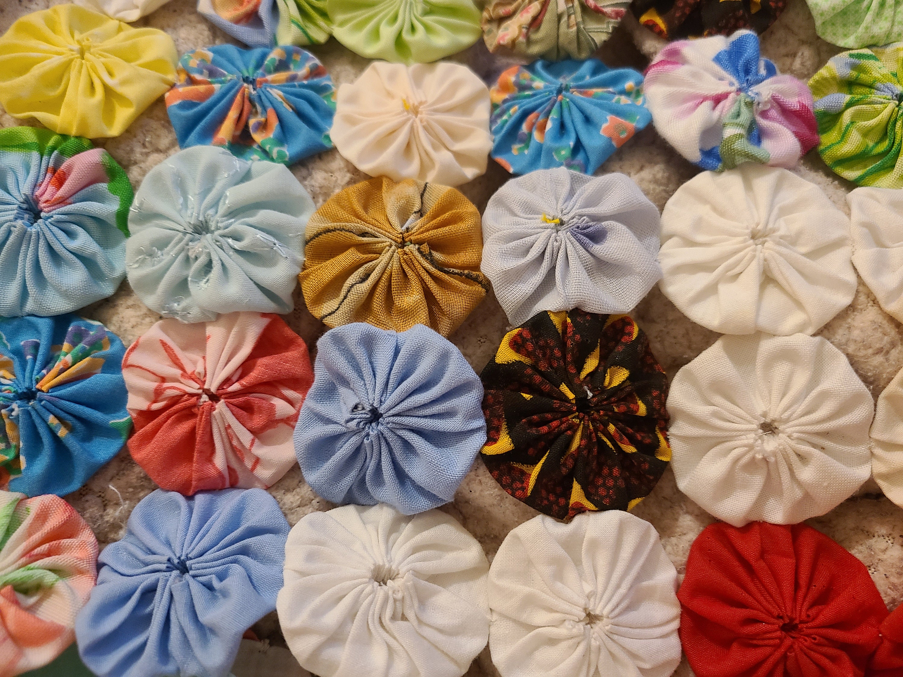 Midcentury Suffolk Yo Yo Puff Table Runner - Etsy