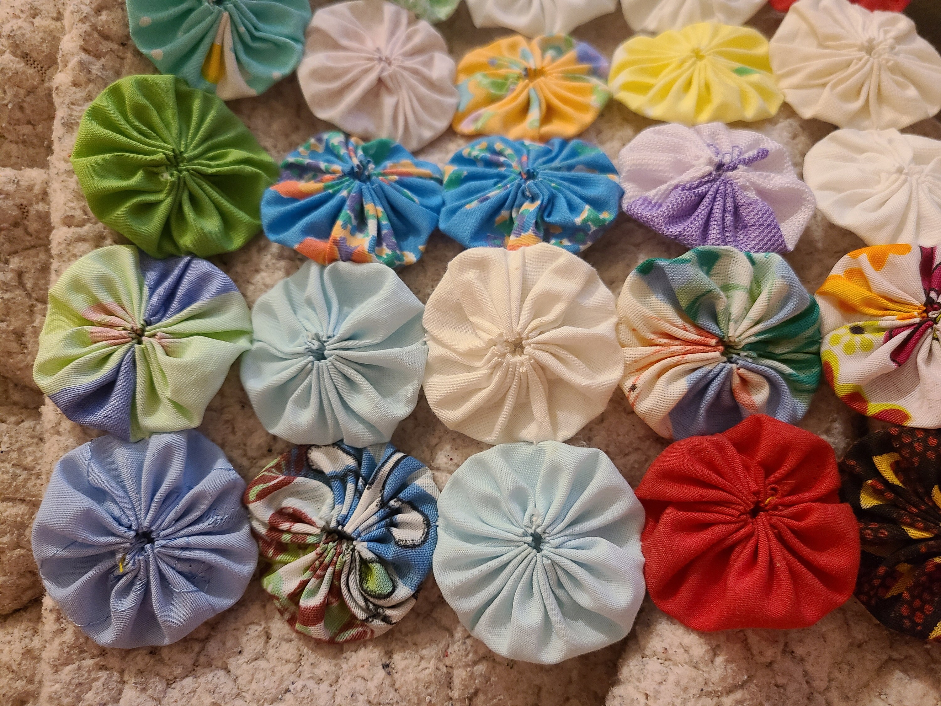 Midcentury Suffolk Yo Yo Puff Table Runner - Etsy