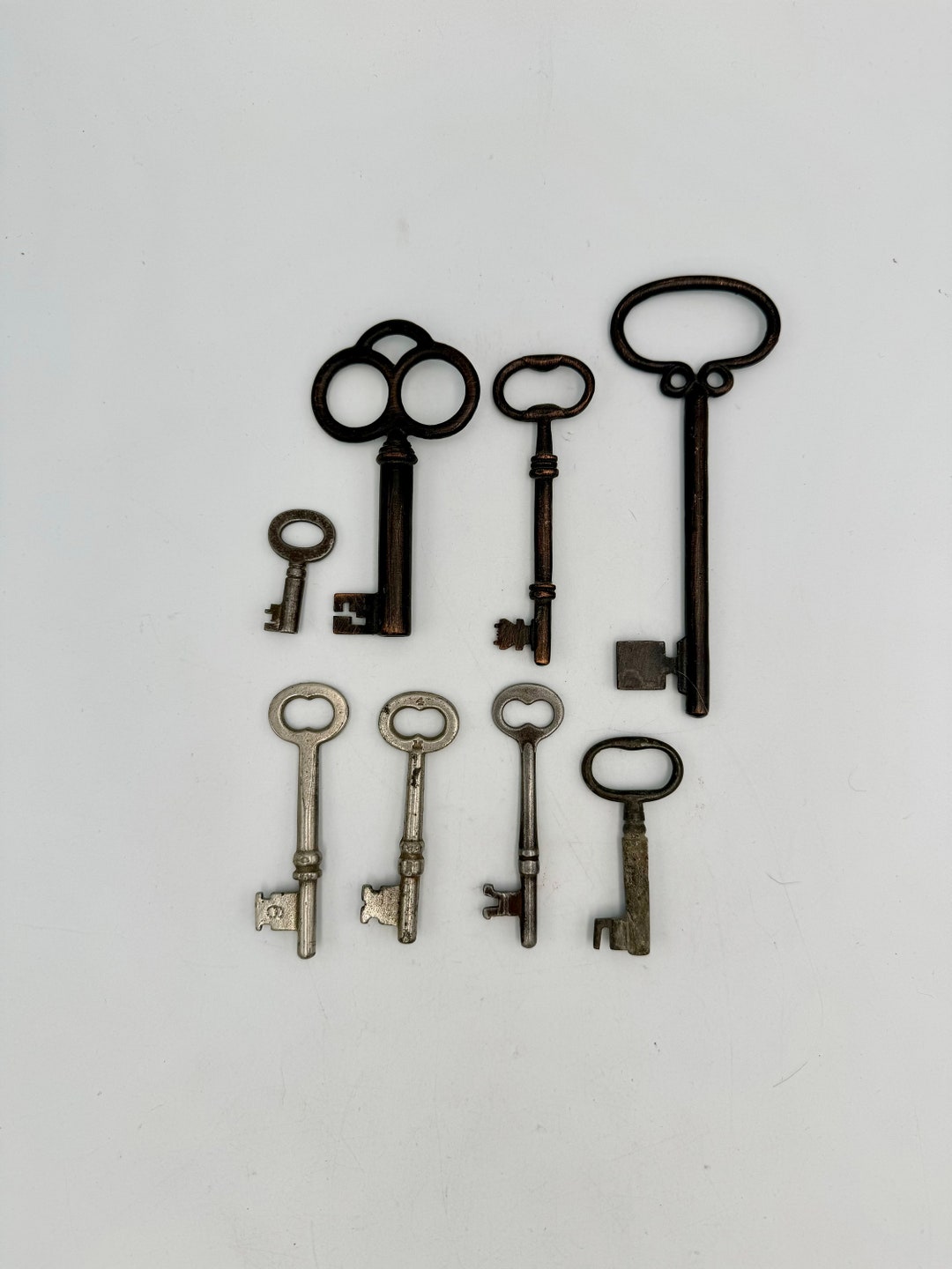Vintage Lot of 8 Skeleton Keys Various Shapes and Sizes Craft / Jewelry ...