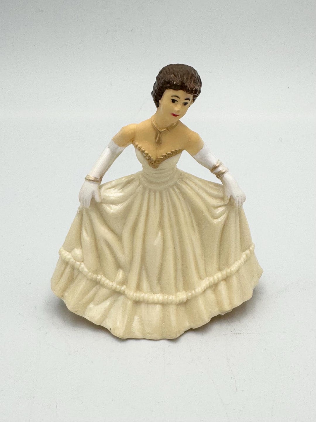 Vintage Cake Topper - Bride / Debutante / Sweet 16 / Quinceanera - Hard ...
