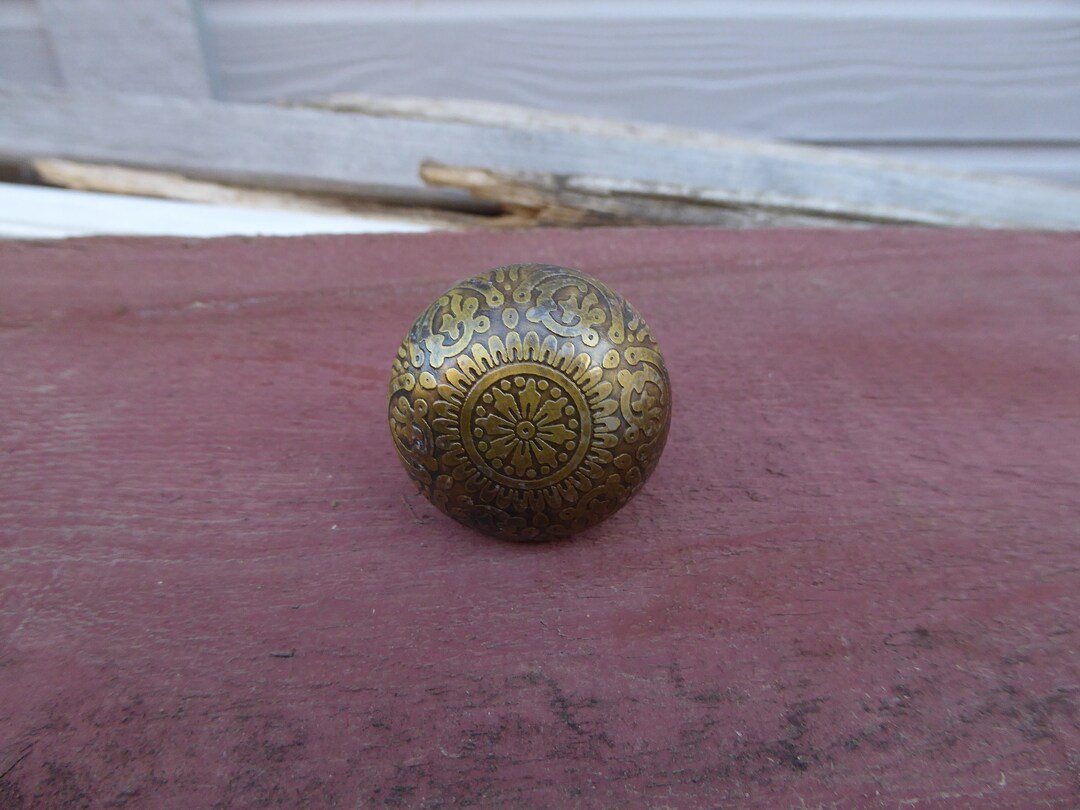 Rustic Antique Gold Art Floral Round Drawer Pull ~ Home Decor ~ Drawer Cabinet Vintage Inspired ...