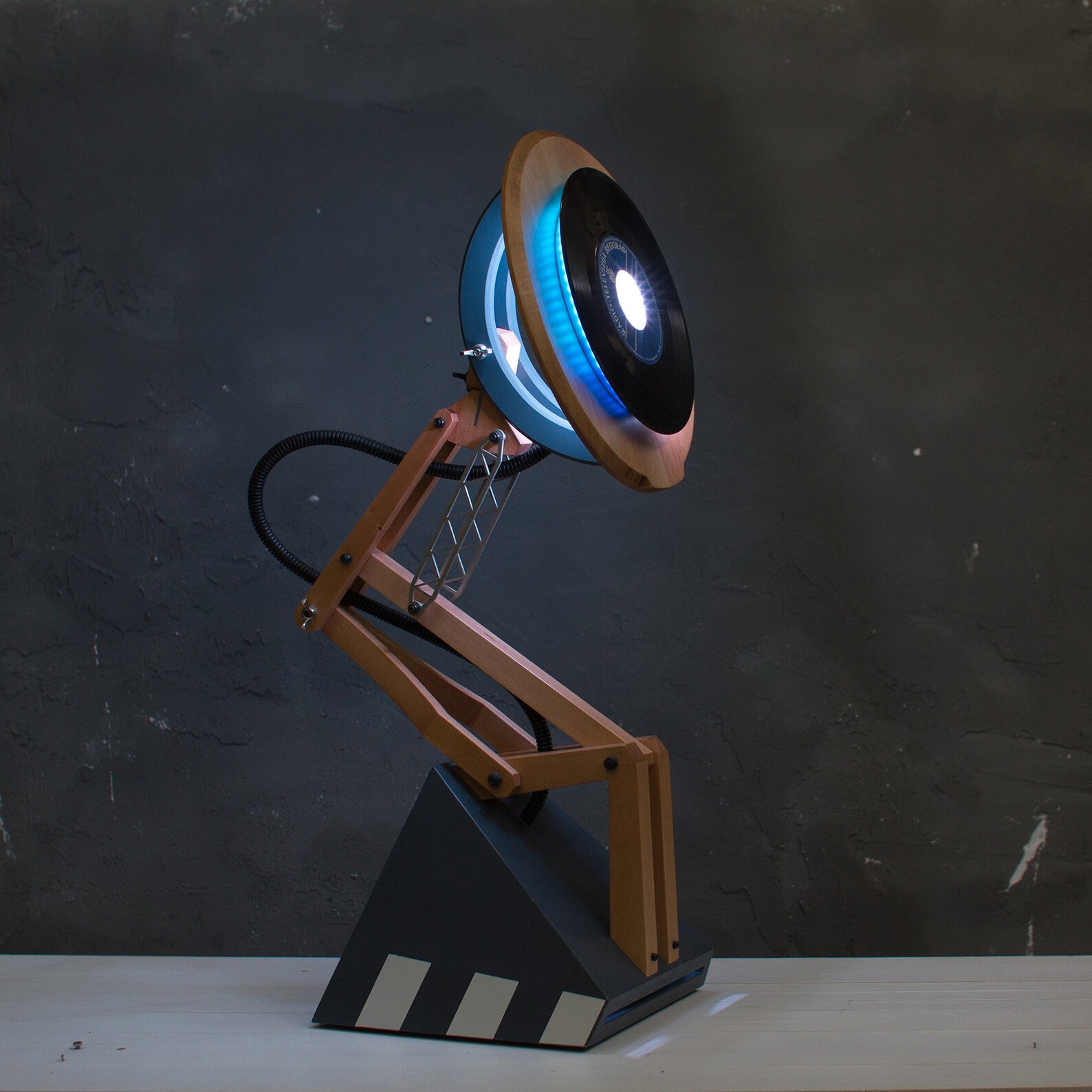 Music Reactive Floor or Desk Lamp, Wooden LED Lamp With App Control - Etsy