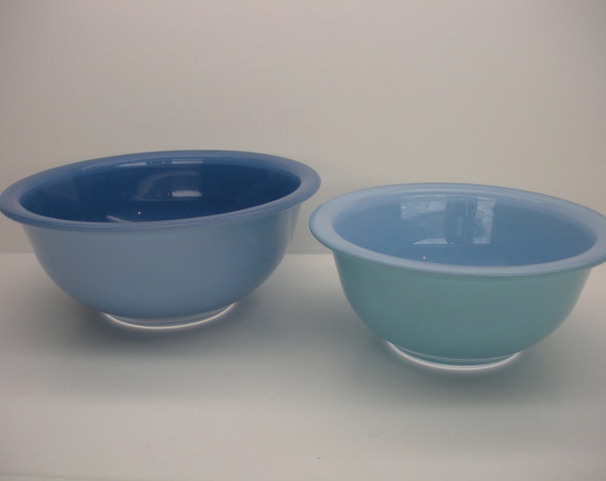 2 Blue Pyrex Newer Style Mixing Bowls Blue, Powder Blue, Turquoise ...
