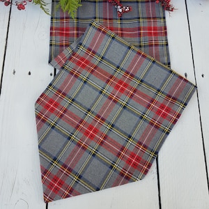 Pointed Ends Gray Tartan Table Runner - Plaid , Tartan, Check, Gray ...