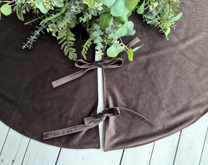 54 Deep Forest Green Velvet With Metallic Mint Green Silk Bows ...