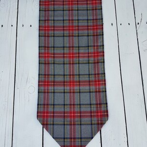 Pointed Ends Gray Tartan Table Runner - Plaid , Tartan, Check, Gray ...