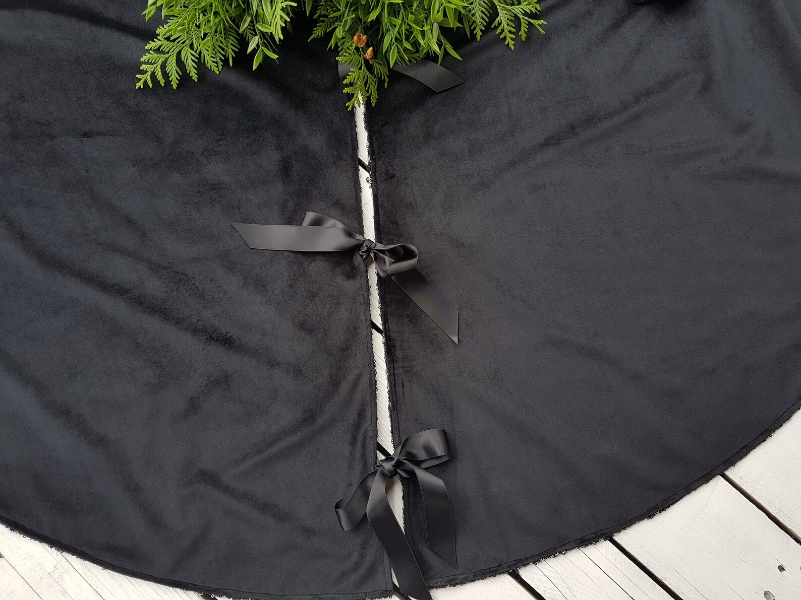 Velvet Tree Skirt, Black Velvet Christmas Tree Skirt, Monochrome Tree ...