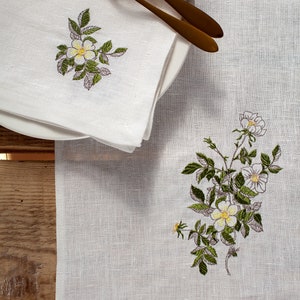 WILD ROSE Linen Table Runner and Napkins, Botanical Table Linen, Floral ...