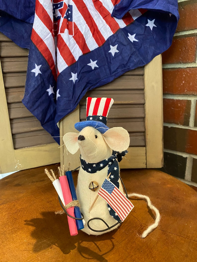 Patriotic Mouse With Firecrackers and Flag Americana Mouse - Etsy