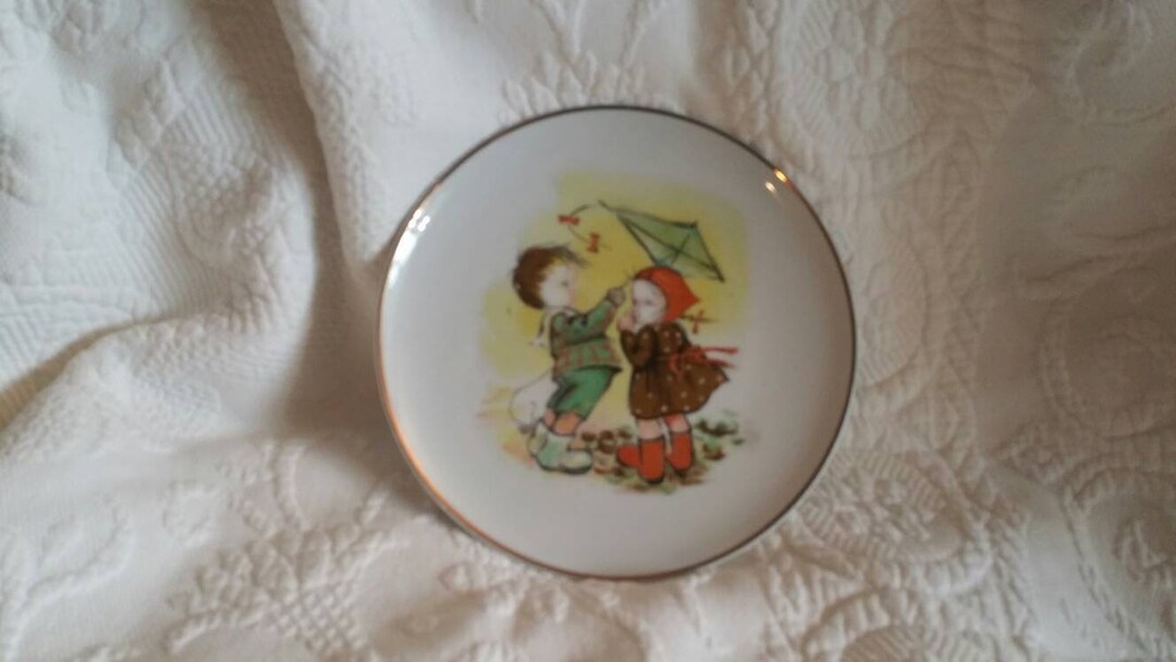 Kite Kids, 7.10 Inch Porcelain, Collectible Plate With Gold Toned Rim ...
