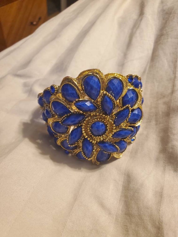 Large, Royal Blue Flower, Gold Toned Metal, Clamper B… - Gem